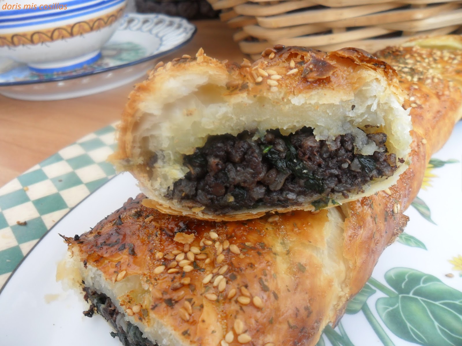 DORIS MIS COSILLAS: HOJALDRE RELLENO DE MORCILLA DE ARROZ Y ESPINACA.