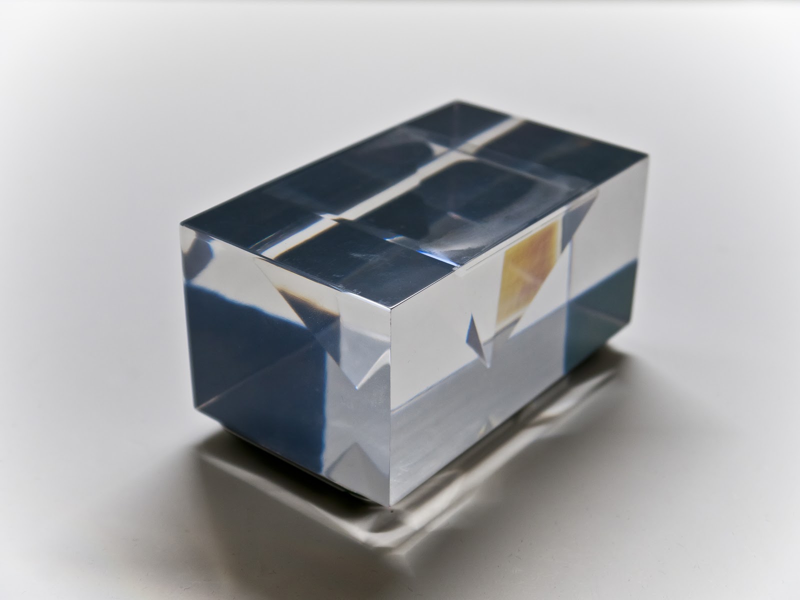 ÜBERNOTES: Casting resin prism