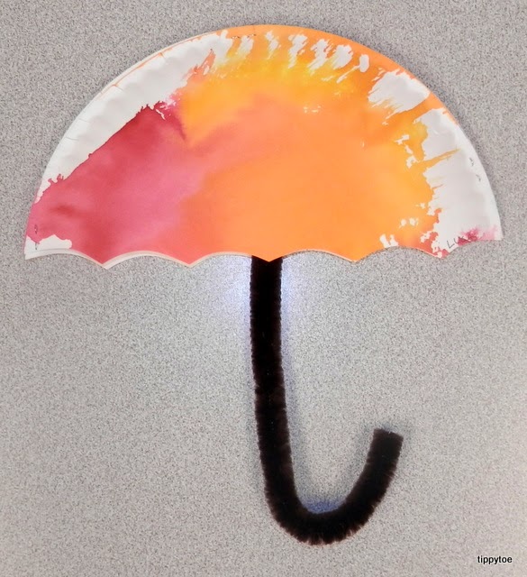 Tippytoe Crafts: Paper Plate Umbrellas