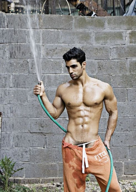 Hot Body Shirtless Indian Bollywood Model And Actor Rishi Idnani