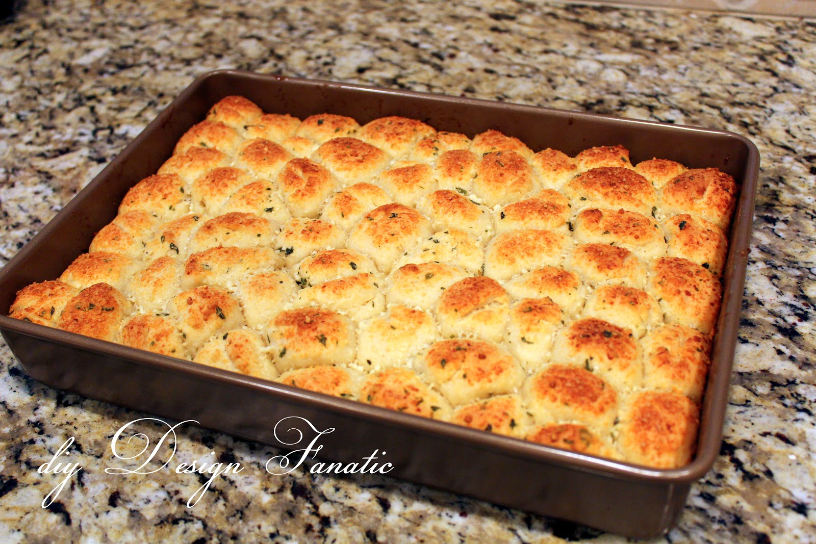 diy Design Fanatic: Garlic Romano Cheese Pull Apart Bread