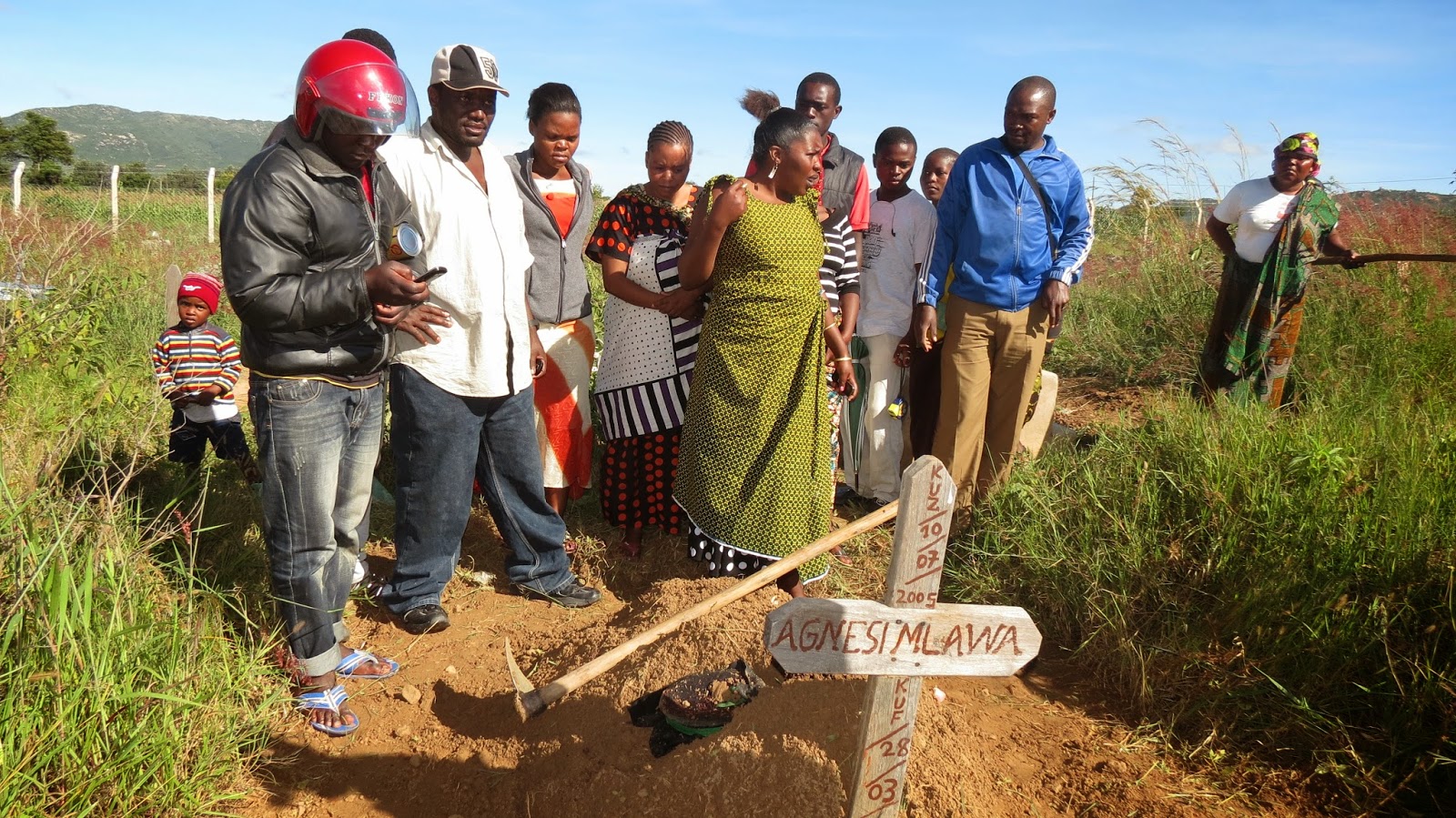 MATUKIO NA NGILANGWA MICHAEL:: CHUNGU CHA AJABU CHAIBUKA JUU YA KABURI ...