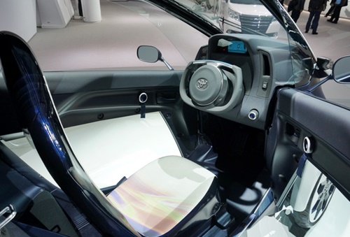 Is the new Tesla yolk steering wheel an option or not? : r/electricvehicles