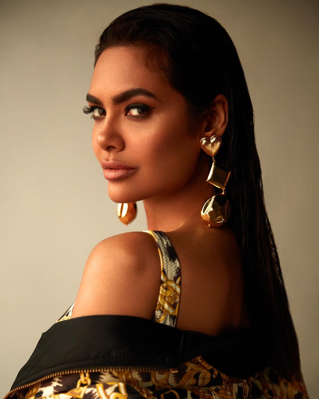 Esha Gupta Latest Photoshoot Stills.