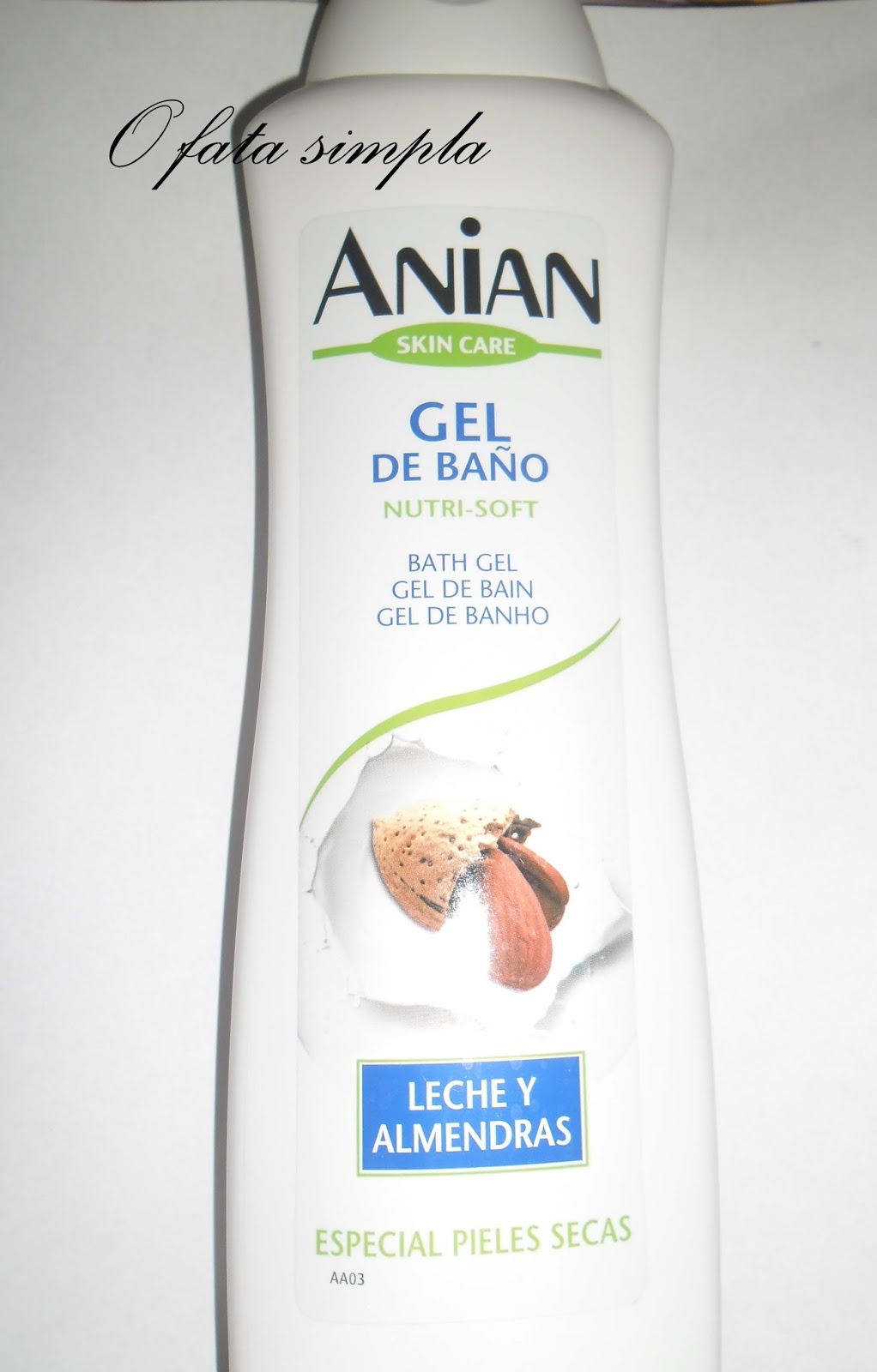 O fata simpla: Anian Milk and Almonds Gel Bath - Review