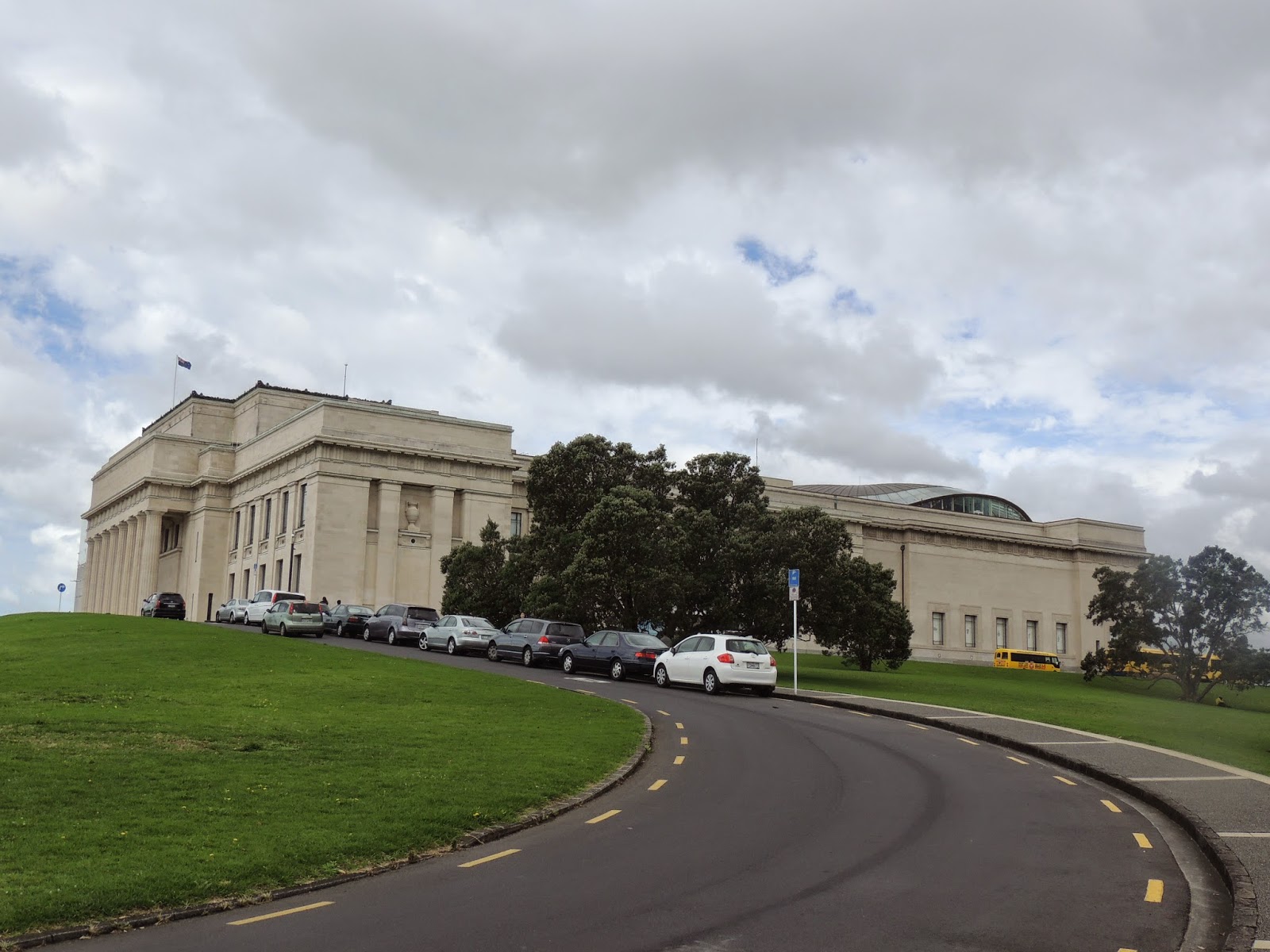 THE ROAD TAKEN : Six-Mile Walk: Auckland Domain + War Memorial Museum