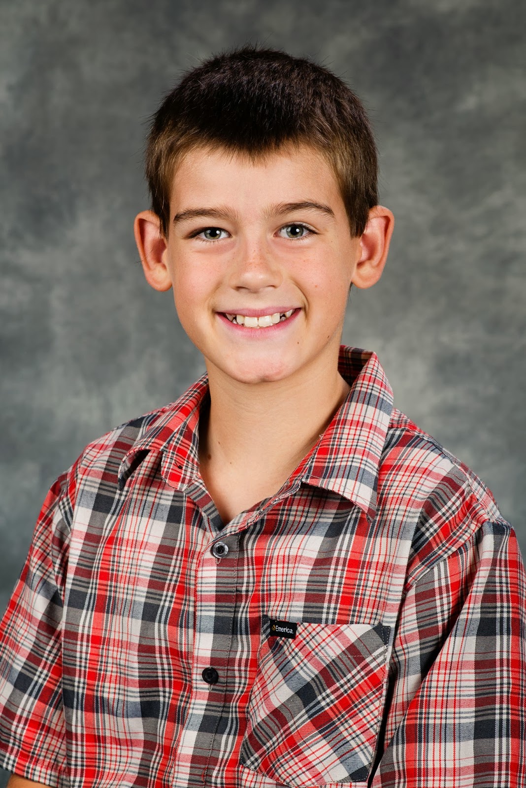 4th Grade & Kindergarten: School Photos
