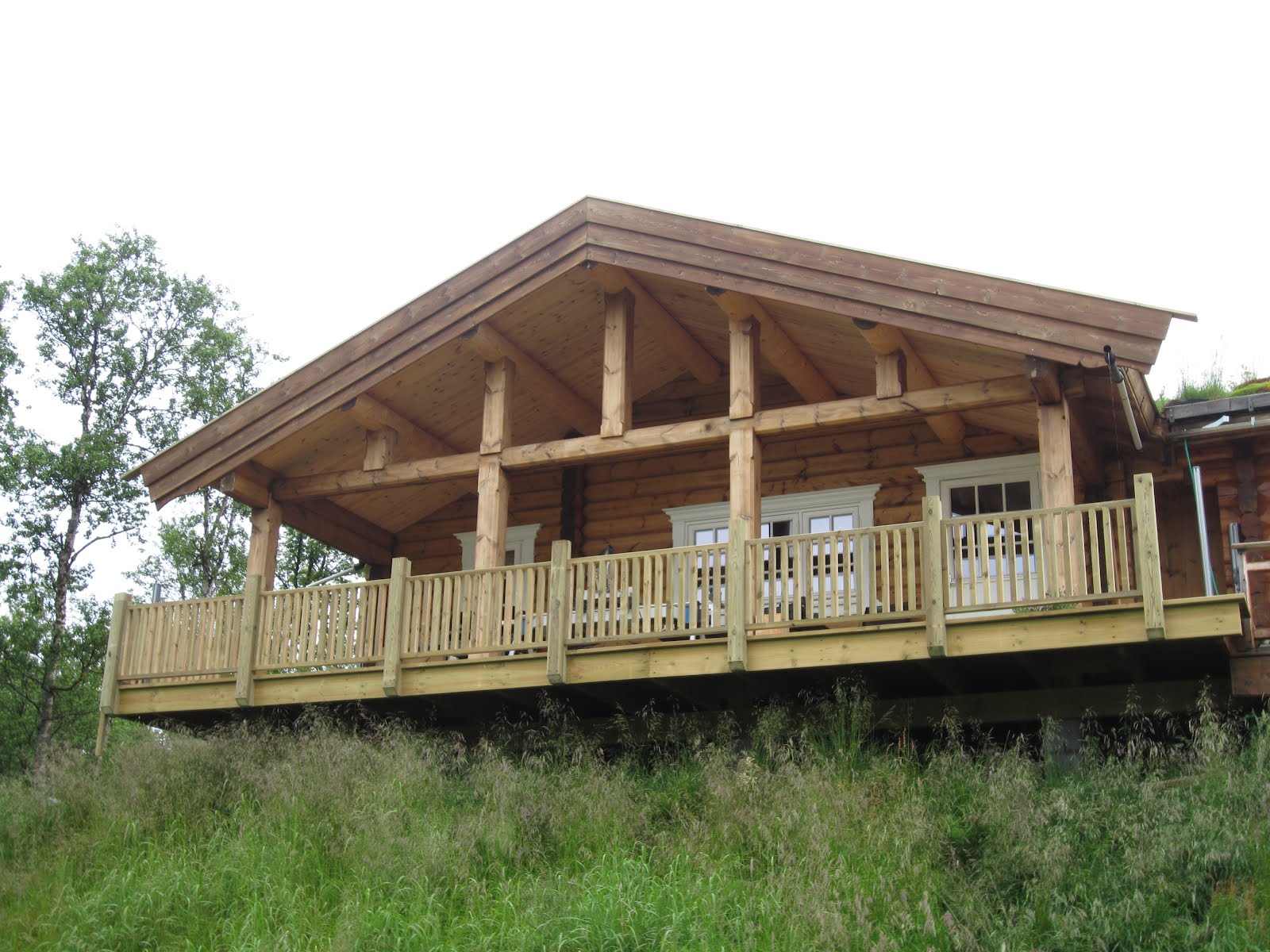 Rekkverk veranda hytte – Materialvalg for baderomsmøbler