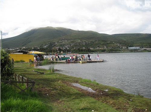 Turismo y aventura en la laguna de Yahuarcocha