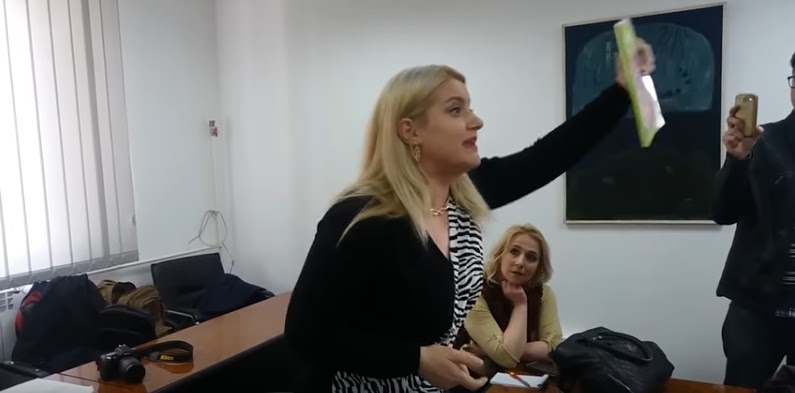 Crazy World of Bosnia and Herzegovina: HAOS U TUZLI – PROFESORICA AMELA ...