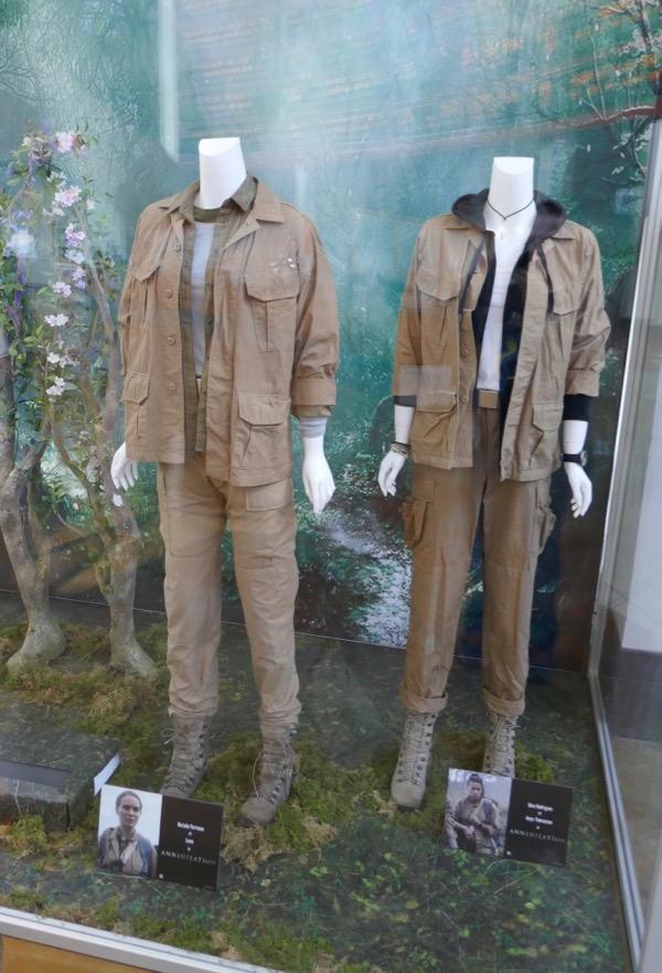 Hollywood Movie Costumes and Props: Natalie Portman and Gina Rodriguez ...