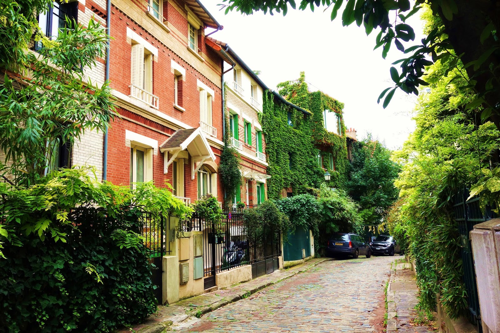 Paris : Square Montsouris l'insolite, verdoyante allée résidentielle ...