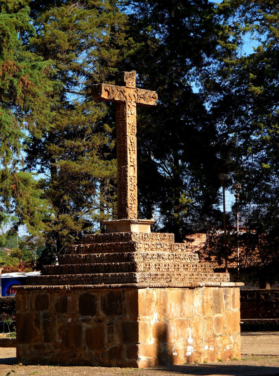 Jaime Ramos Méndez: Cruz atrial en la Parroquia de San Francisco de ...