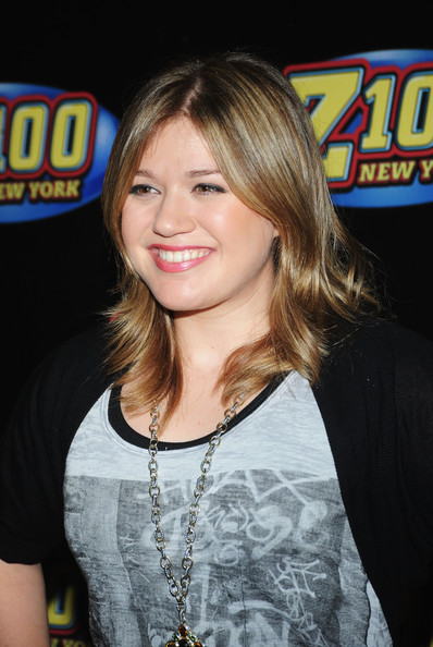 Pictures of Kelly Clarkson Hairstyles New Haircut. - blondelacquer