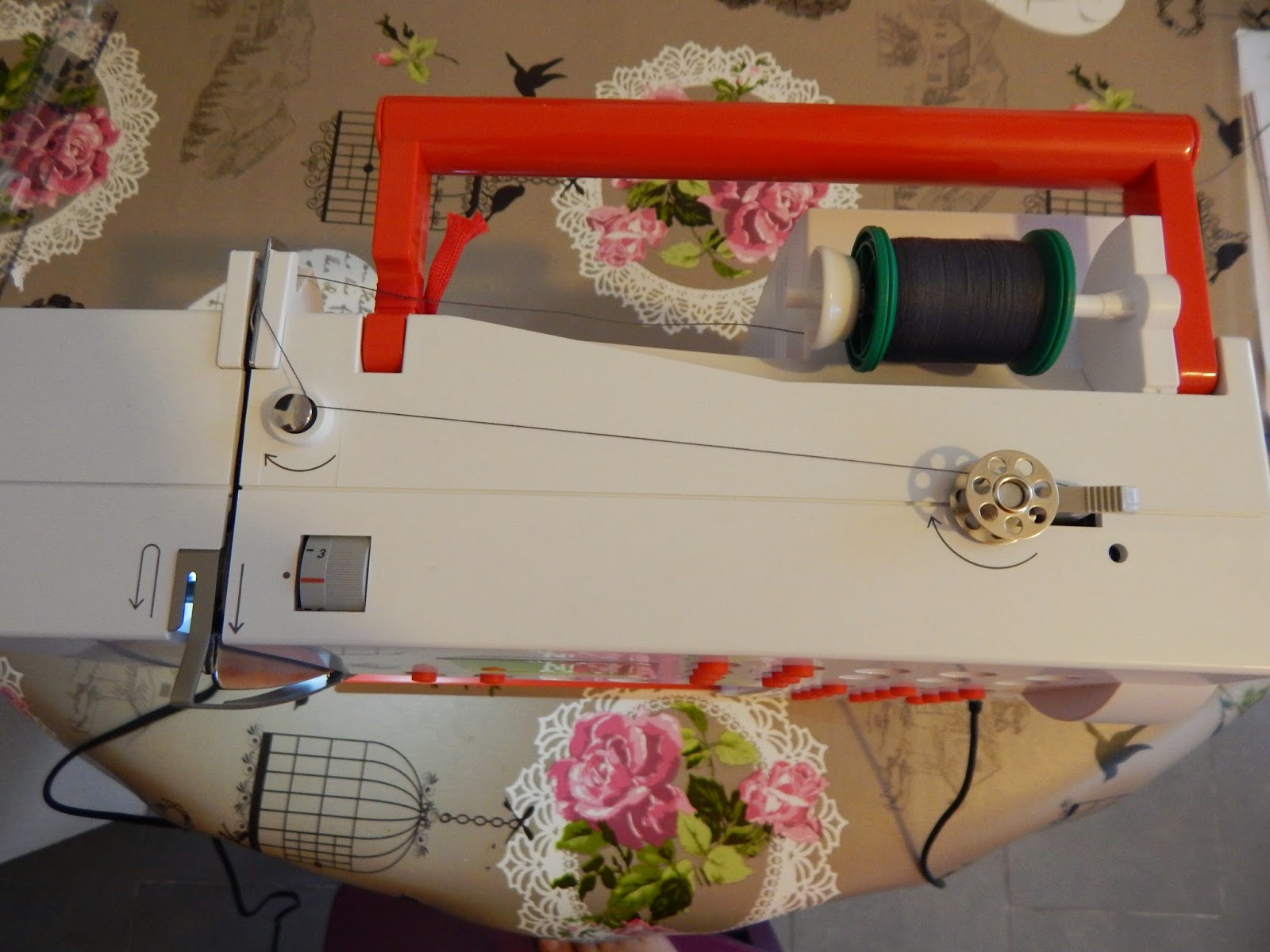 Dans le dressing de mes ptits titis: La Bernina 215 Simply Red : elle à ...