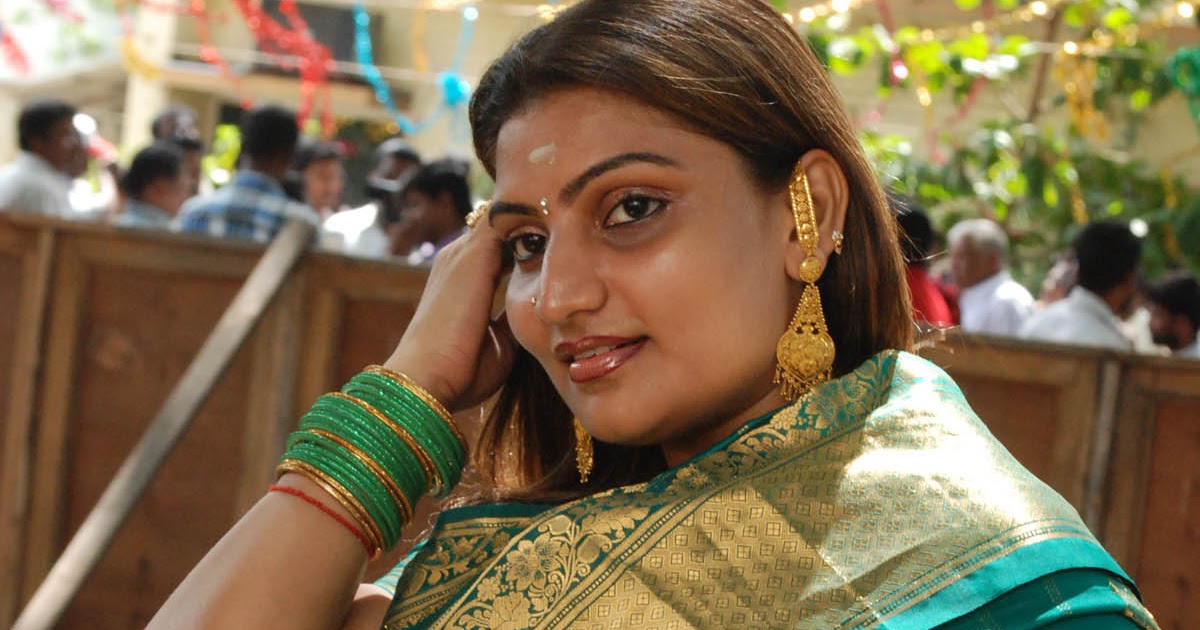 Busty Babilona's Navel | South Indian Navels