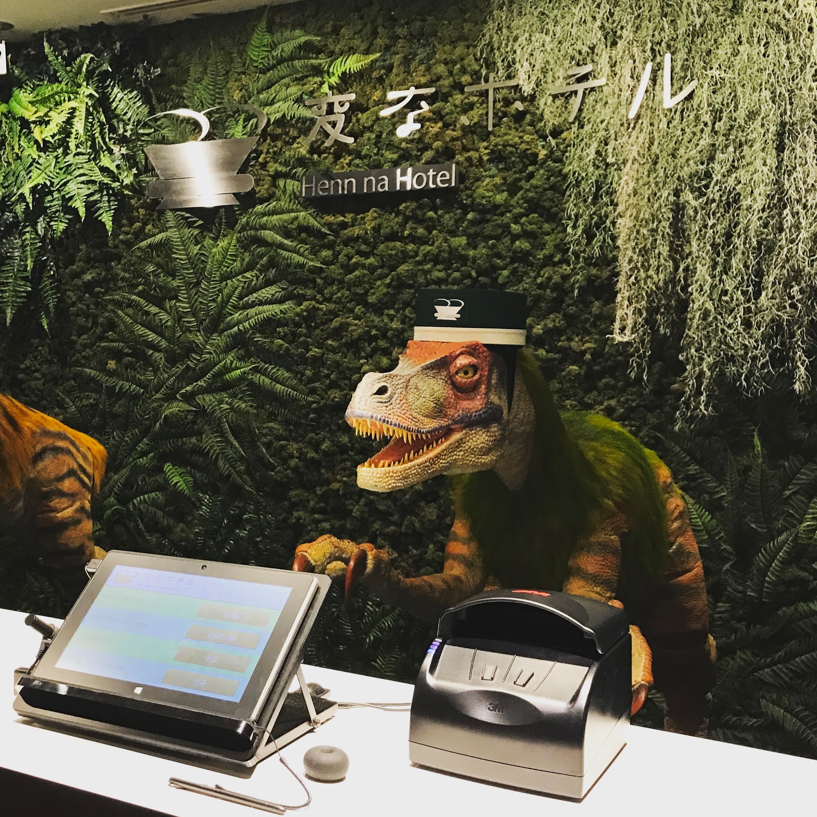 [Hotel Review] Tokyo's First Robot Hotel - The Strange Henn na Hotel ...