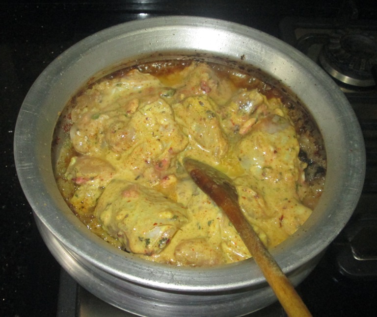 Shobha's Food Mazaa: ALOO BUKHARA MURGH / CHICKEN COOKED WITH INDIAN PLUMS