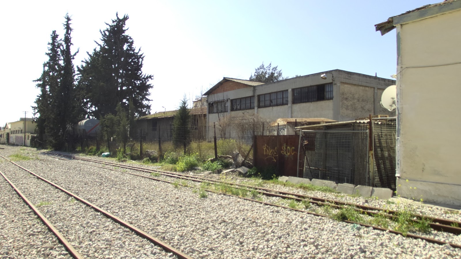 Αθήνα: Ο σταθμός-φάντασμα του ΟΣΕ στους Αγίους Αναργύρους (PHOTOS ...
