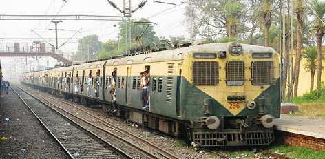Rail Maniac: KNOW MORE OF THE DMU/EMU/MEMU. HOW DO THEY WORK??