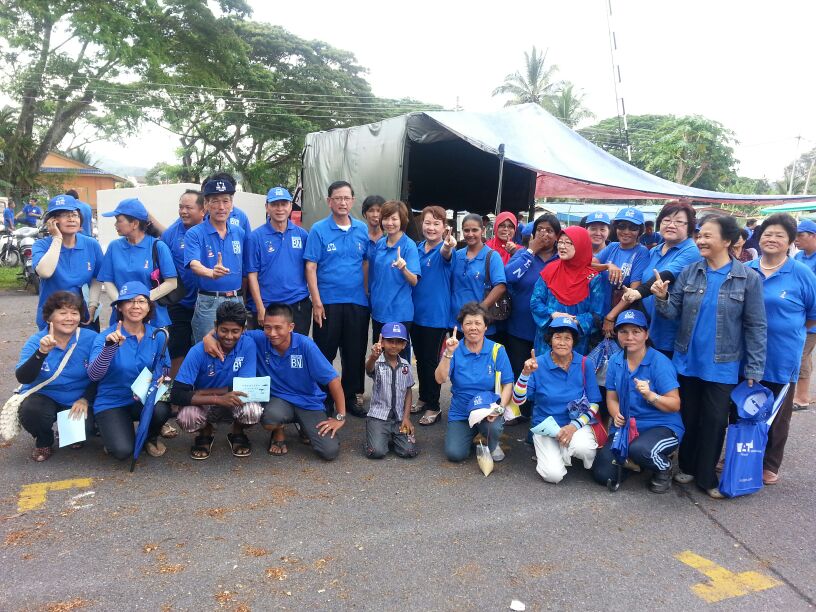 GERAKAN ANTI PKR: FOTO CALON PARLIMEN RAUB DAN DUN GALAK JUMPA PENGUNDI