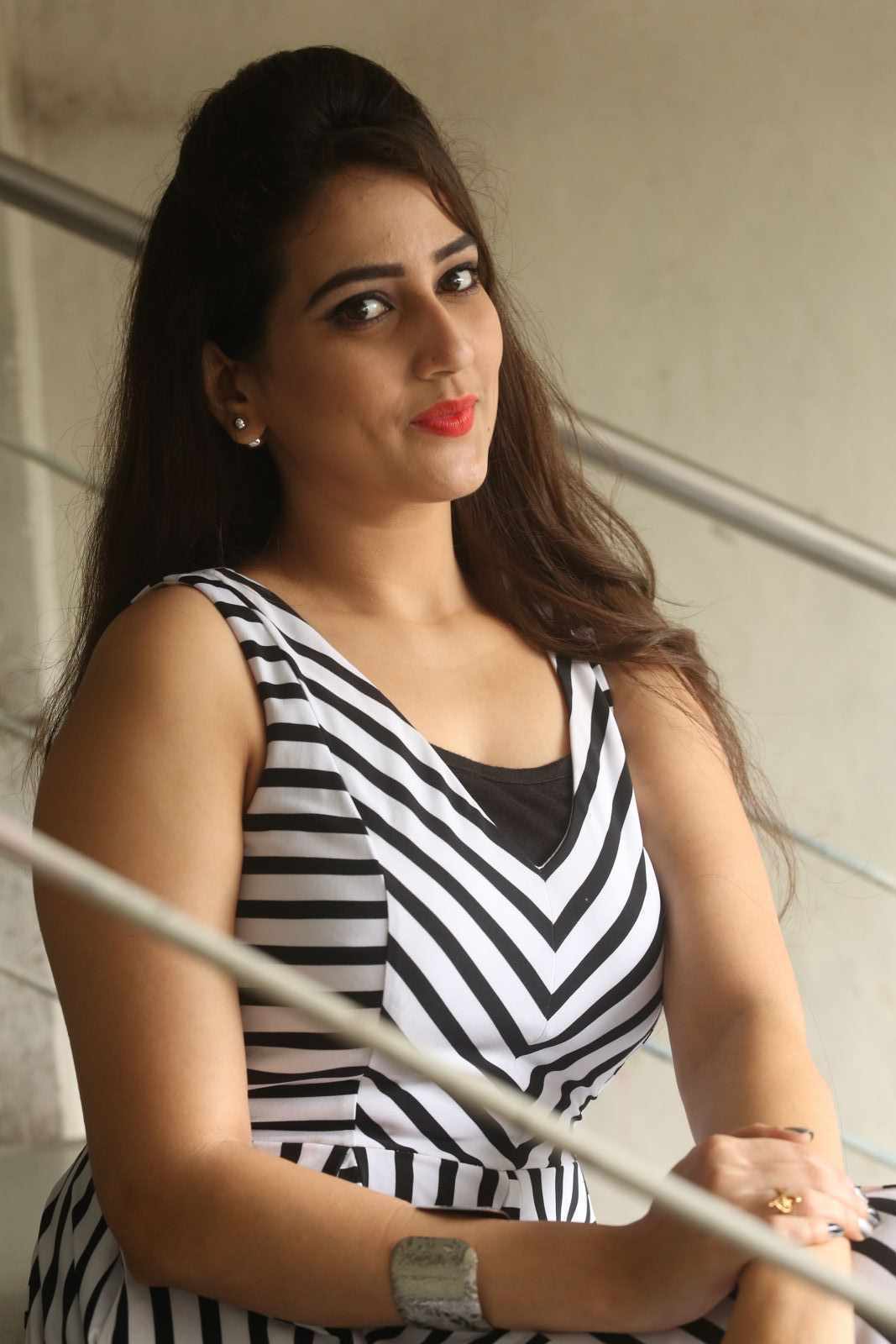 Anchor Manjusha Latest Hot Cleveage Spicy Sleveless White Skirt ...