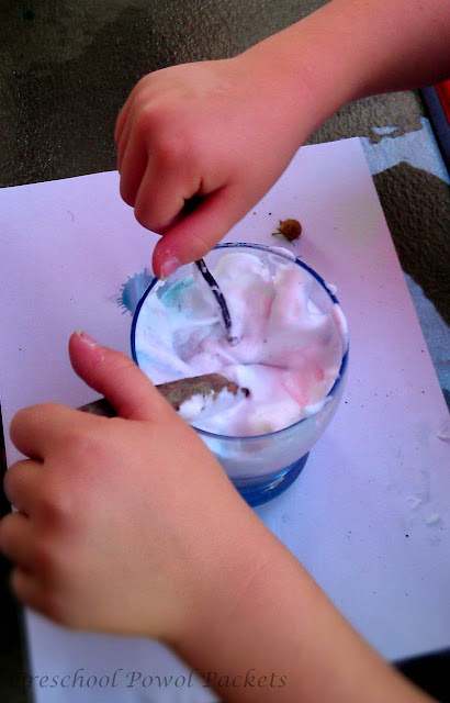 Awesome Preschool Science Experiment | Preschool Powol Packets