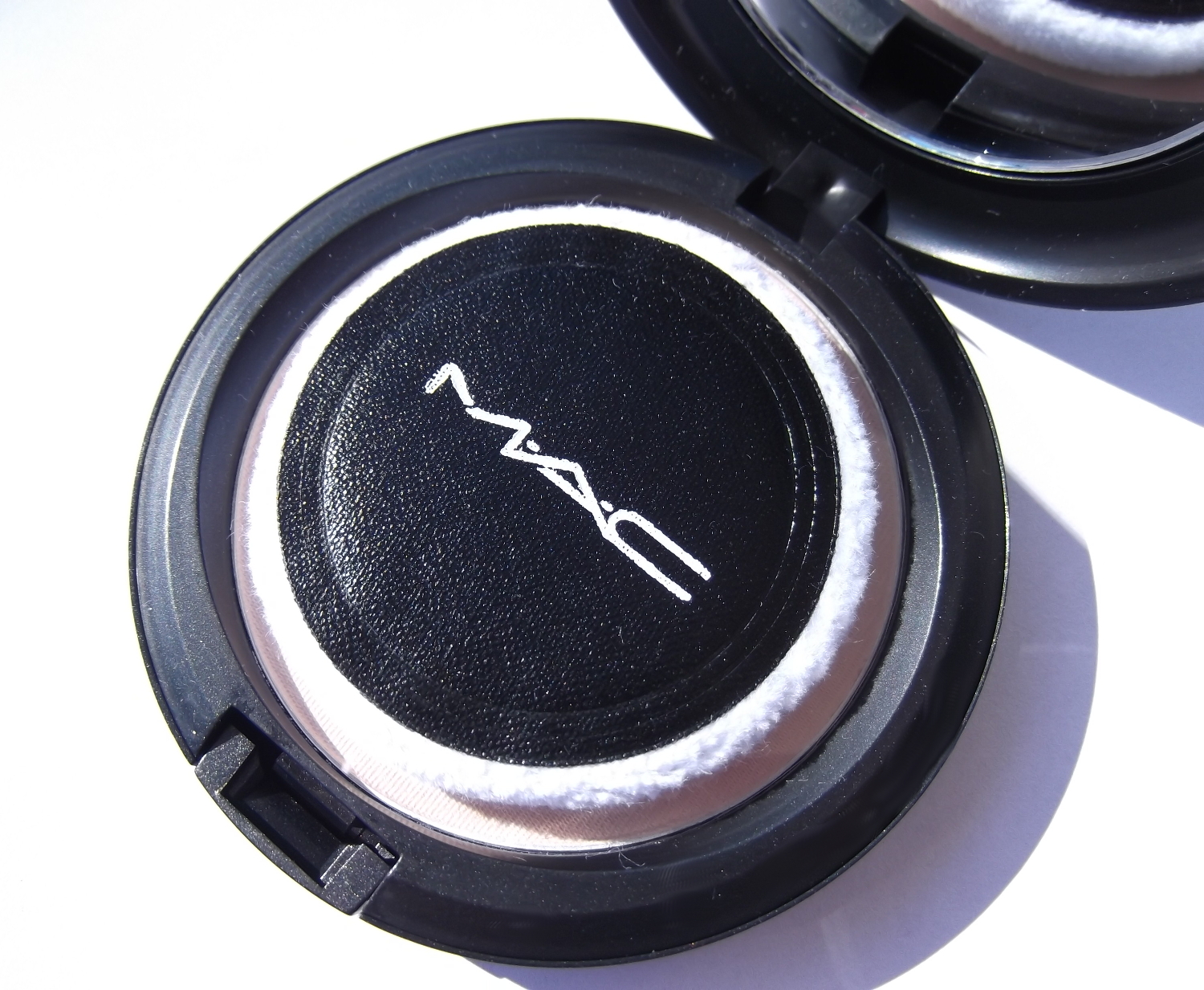 MAC COSMETICS Blot Pressed Powder Review Swatches - COSMELISTA