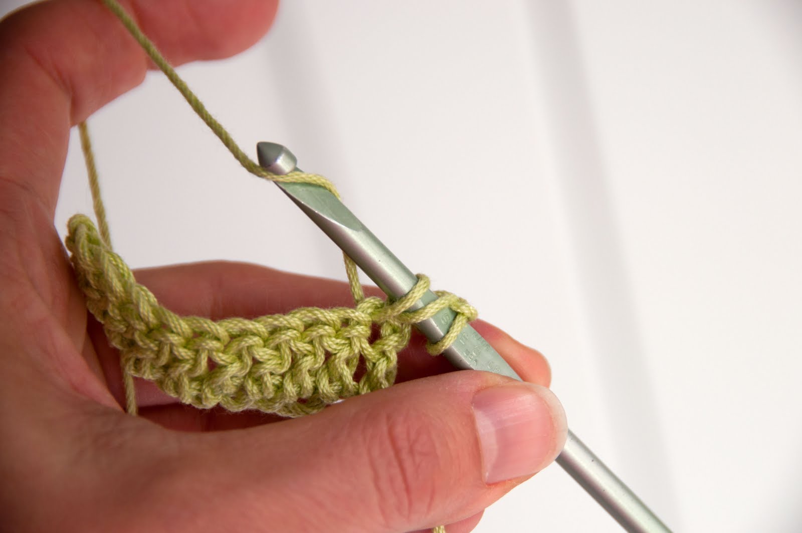 Aesthetic Nest: Crochet: Spring Frills Scarf (Tutorial)