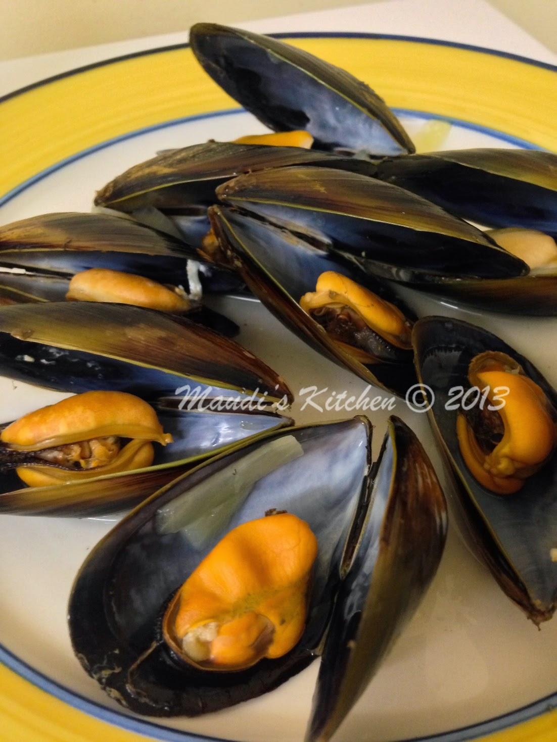 Maudi's kitchen: Kerang Hijau Rebus Praktis