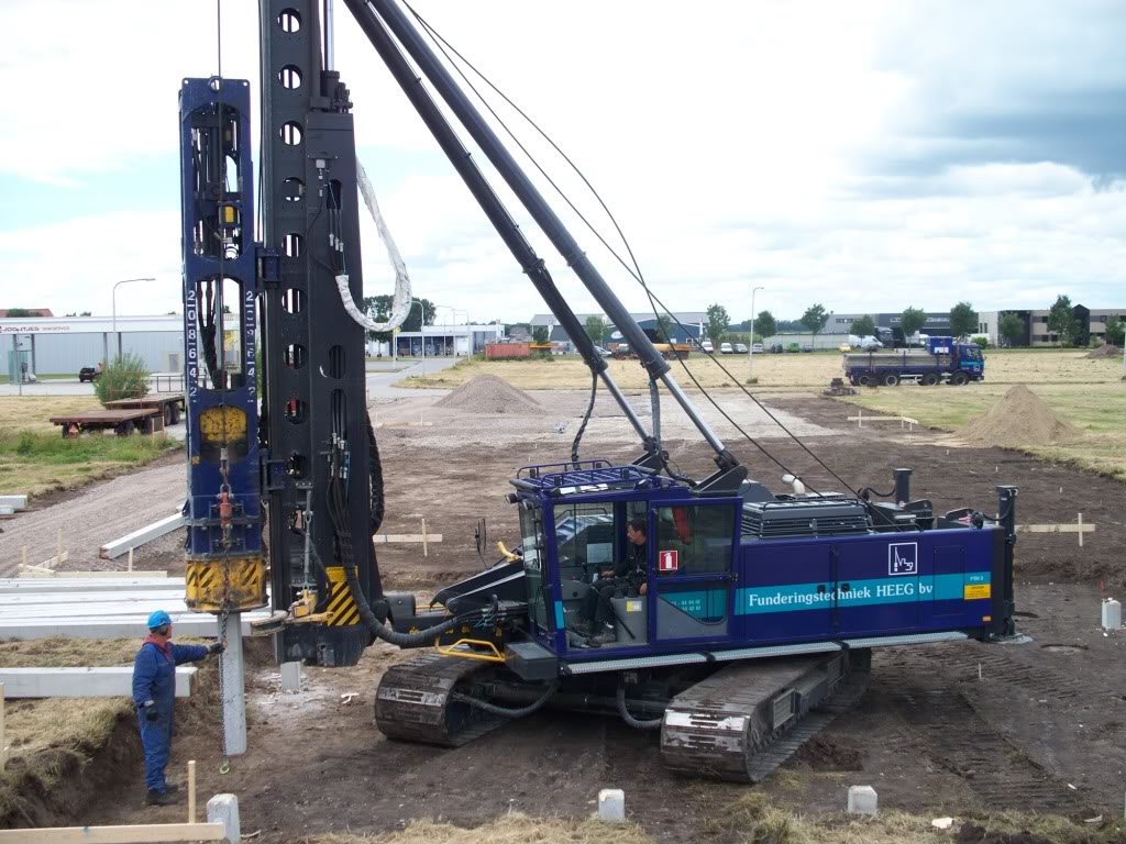 Maarakennus koneita.: Junttan