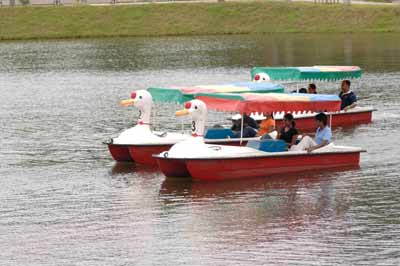 Leisure World Theme Park ~ Sri Lanka Travel Guide