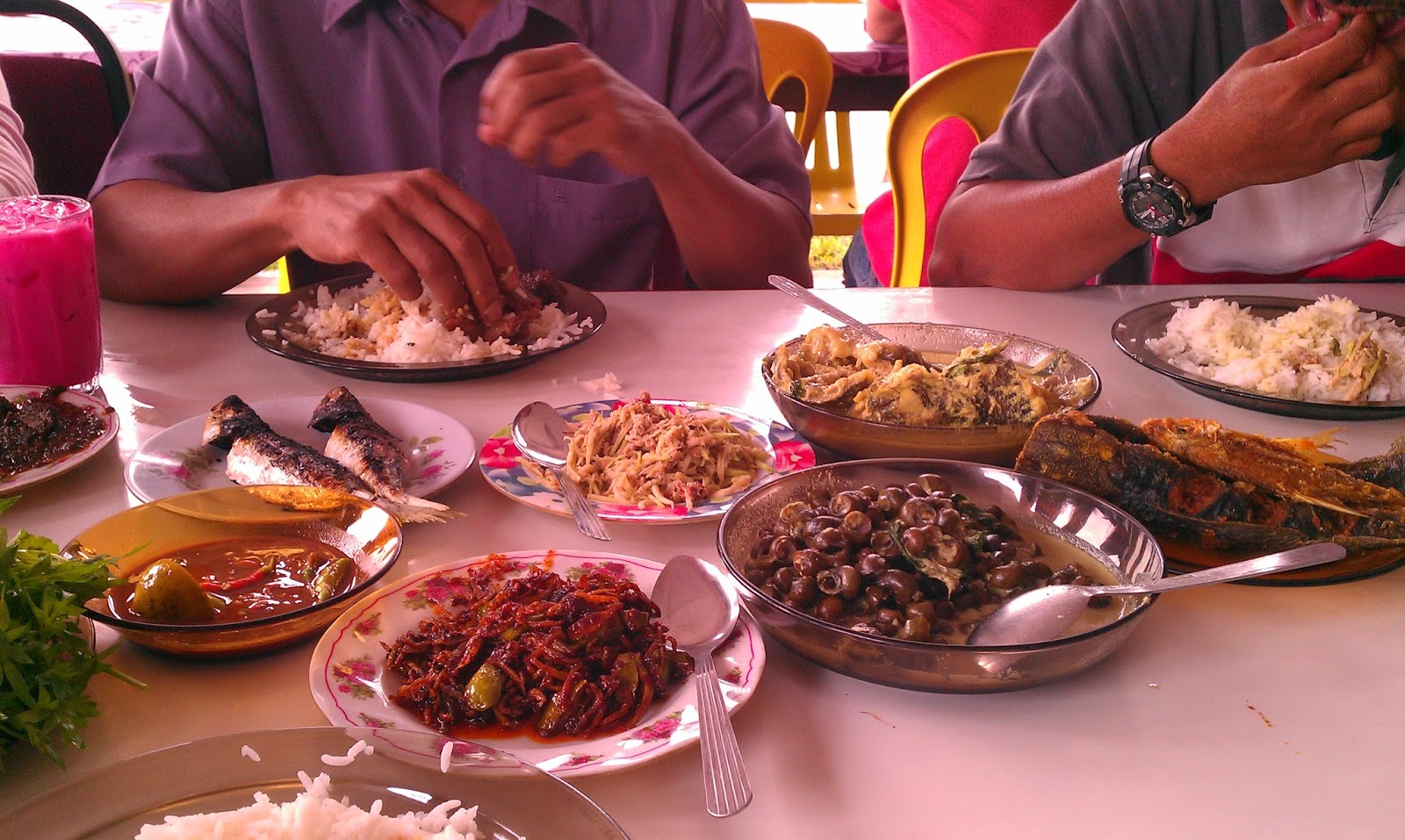 NASI ULAM BUDU IKAN DARAT SIPUT SEDUT DI R & R PASIR PUTEH