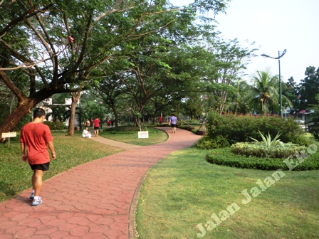 Jalan Jalan Eko: Sehat di Taman Jogging Kelapa Gading