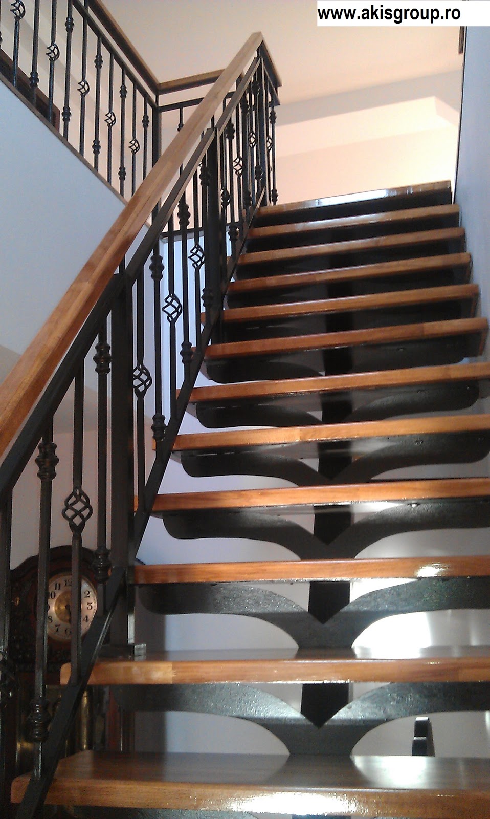 scari interior: SCARI CU BALUSTRADE FIER FORJAT