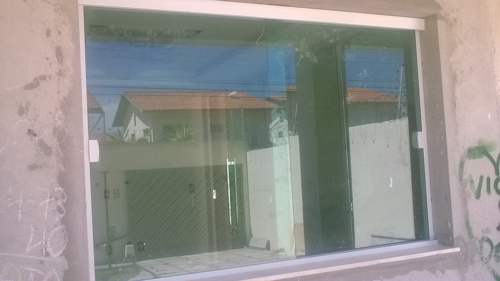 ENVIDRAÇAMENTO - VIDROS TEMPERADOS NA COR VERDE DE 6mm, 8mm, e 10mm.