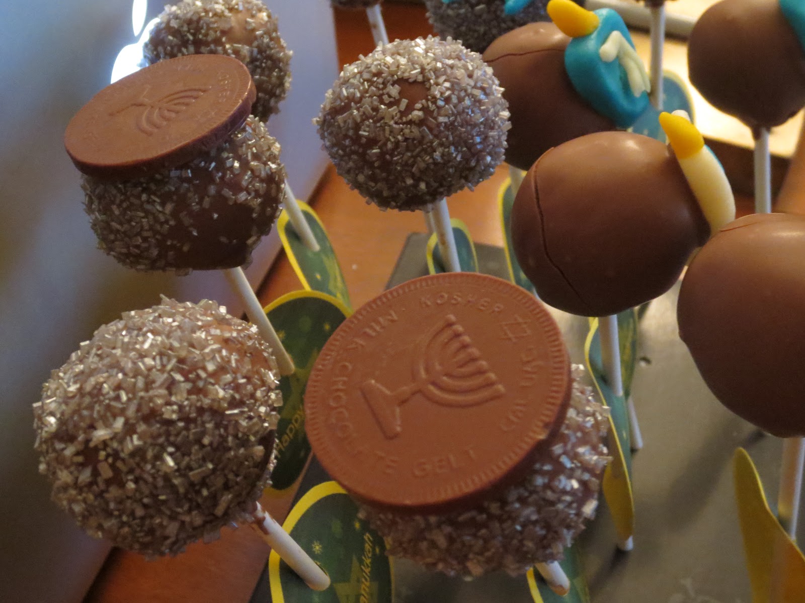 crafty summer: Hanukkah Cake Pops