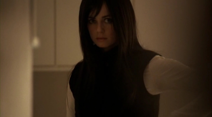 hot TV caps: Mandy (Mia Kirshner) - 24