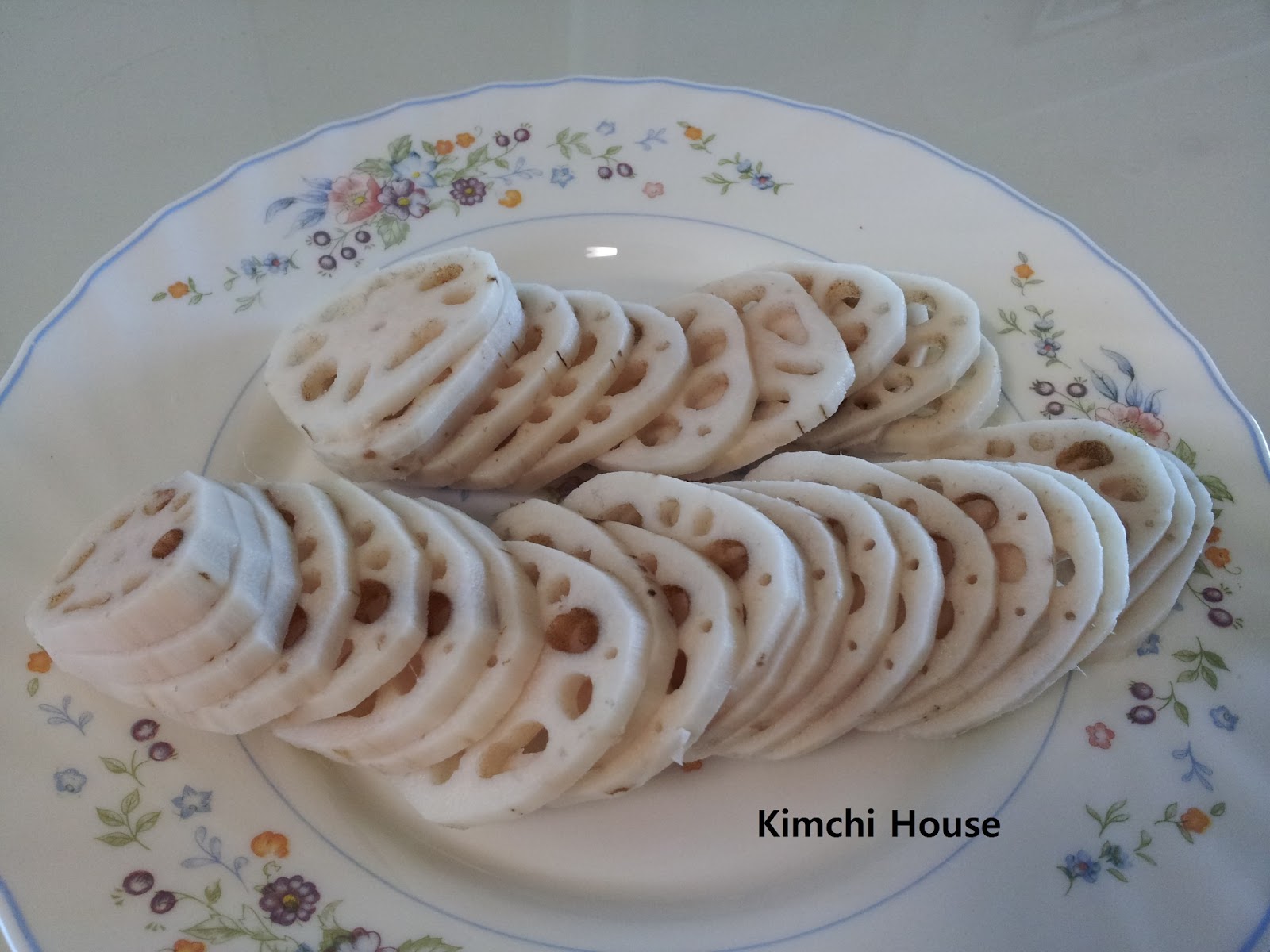 Kimchi House: Marinated Lotus roots with vinegar /糖醋醃渍莲藕/연근초절임