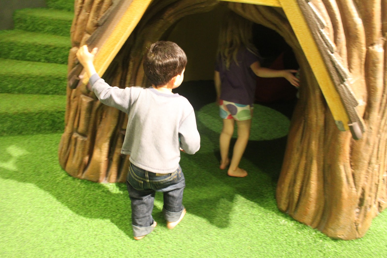 Niam's World: Going on a bear hunt! Big Dark cave...