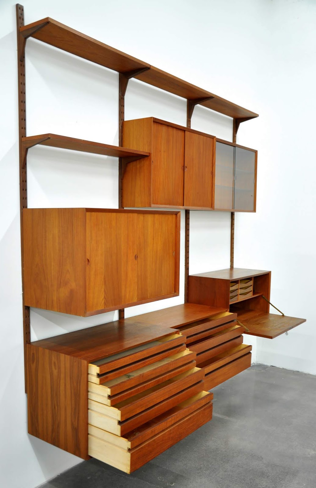 SELECT MODERN: Poul Cadovius Teak Cado System