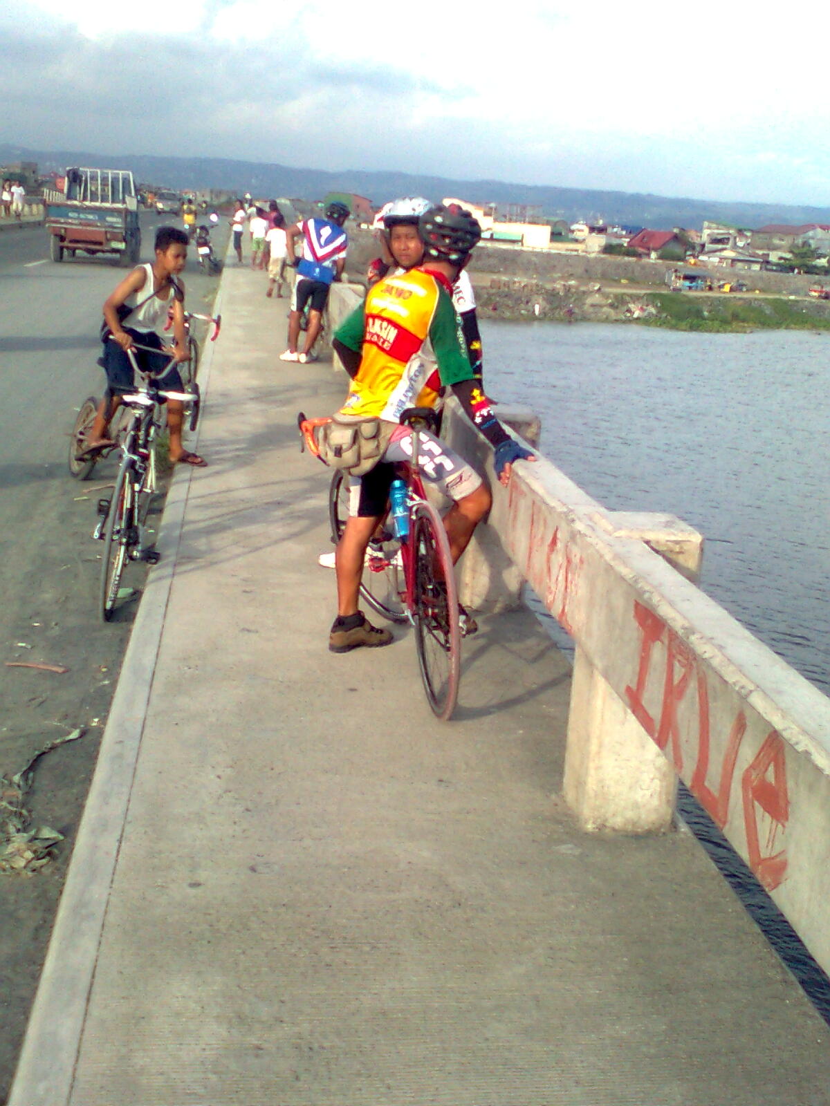 JorgeusBikers: The Napindan Channel Bridge at C6 - Short Cut to Bicutan ...
