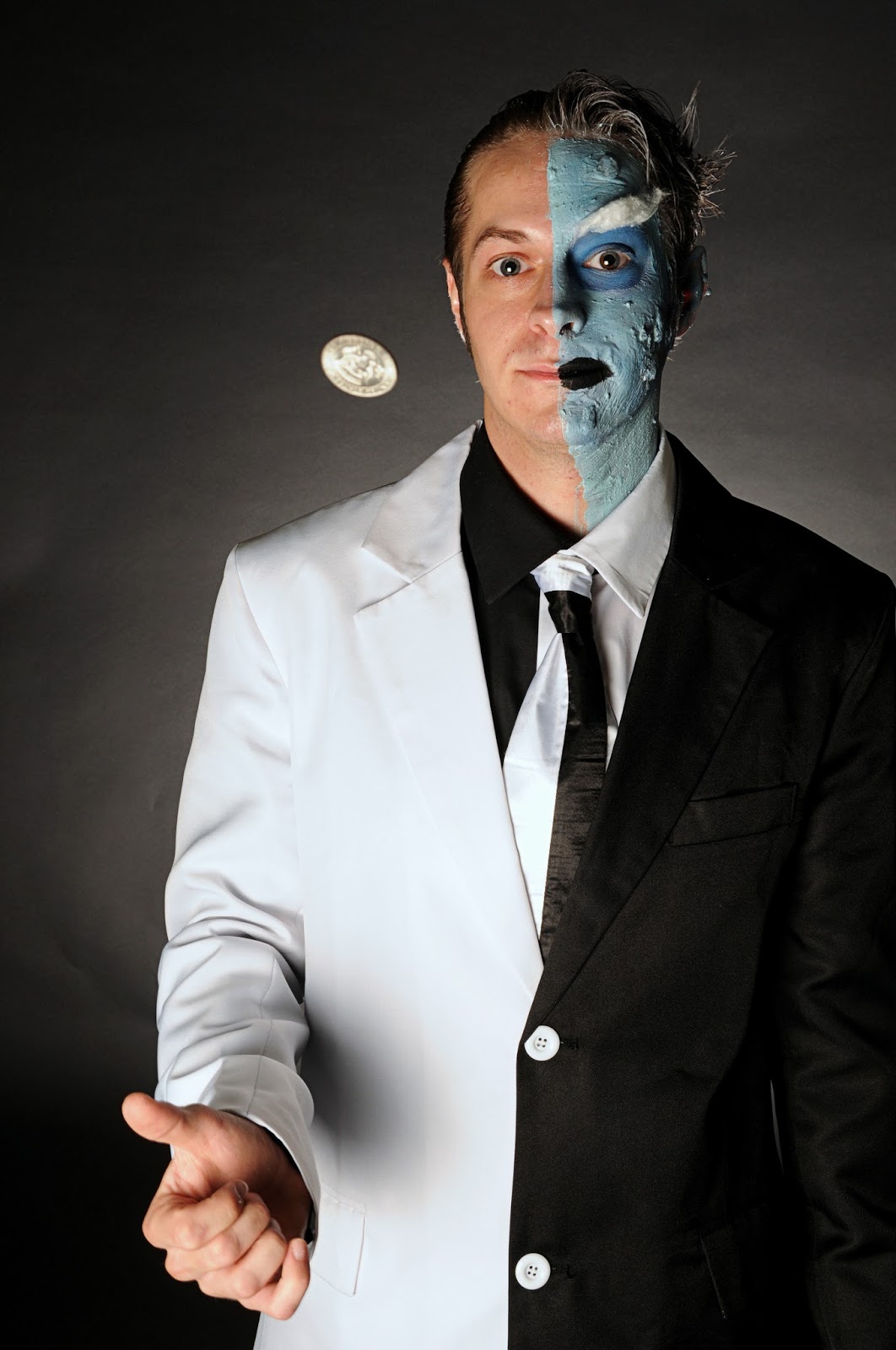 11 Two Face Cosplay Designs - Creative Cosplay Designs