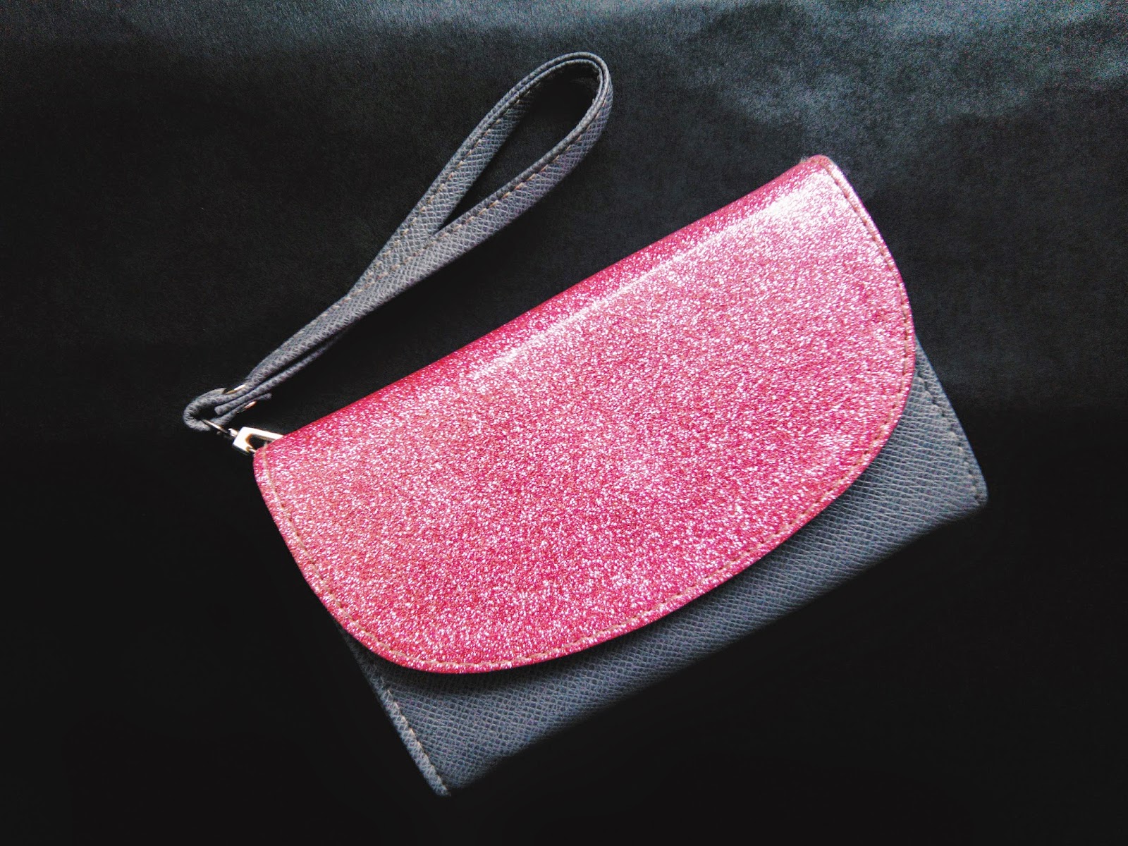 What's Inside: Cara Wallet - My Little Secret