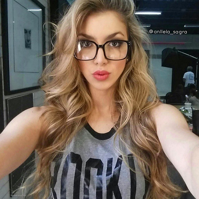 Female Fitness, Figure and Bodybuilder Competitors: Anllela Sagra ...