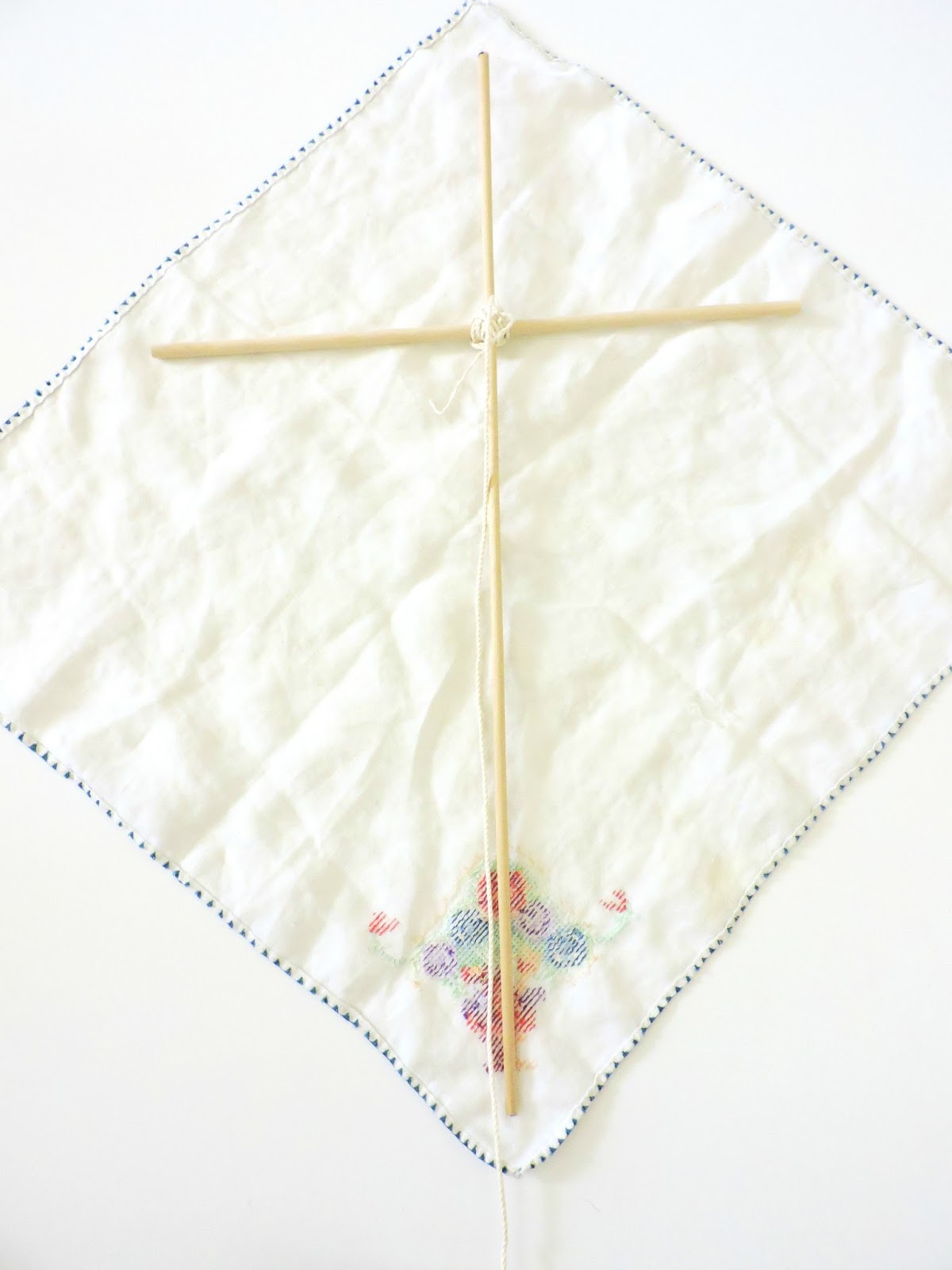 stormieariel: DIY Vintage Fabric Kites