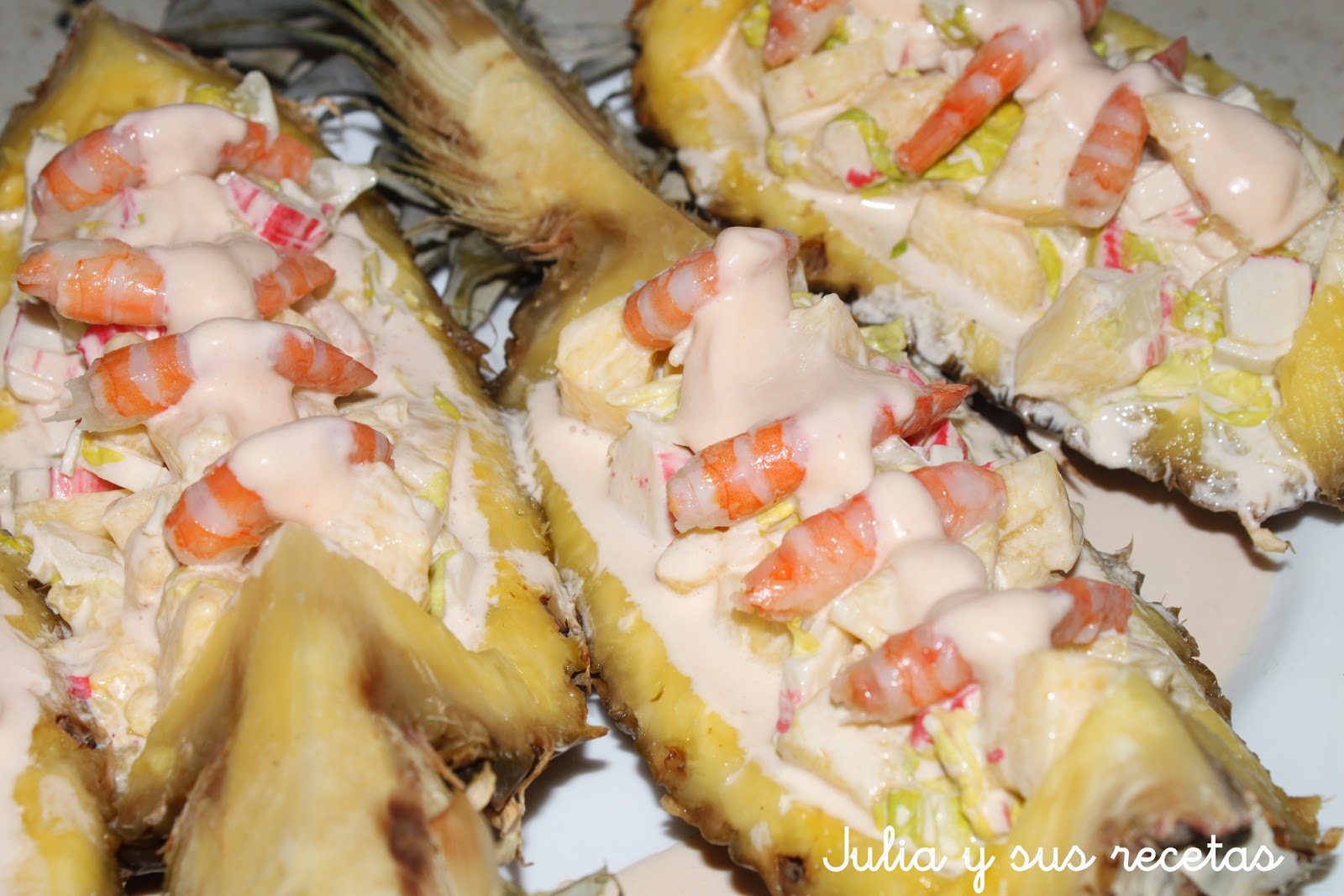 JULIA Y SUS RECETAS: PIÑA RELLENA DE MARISCO
