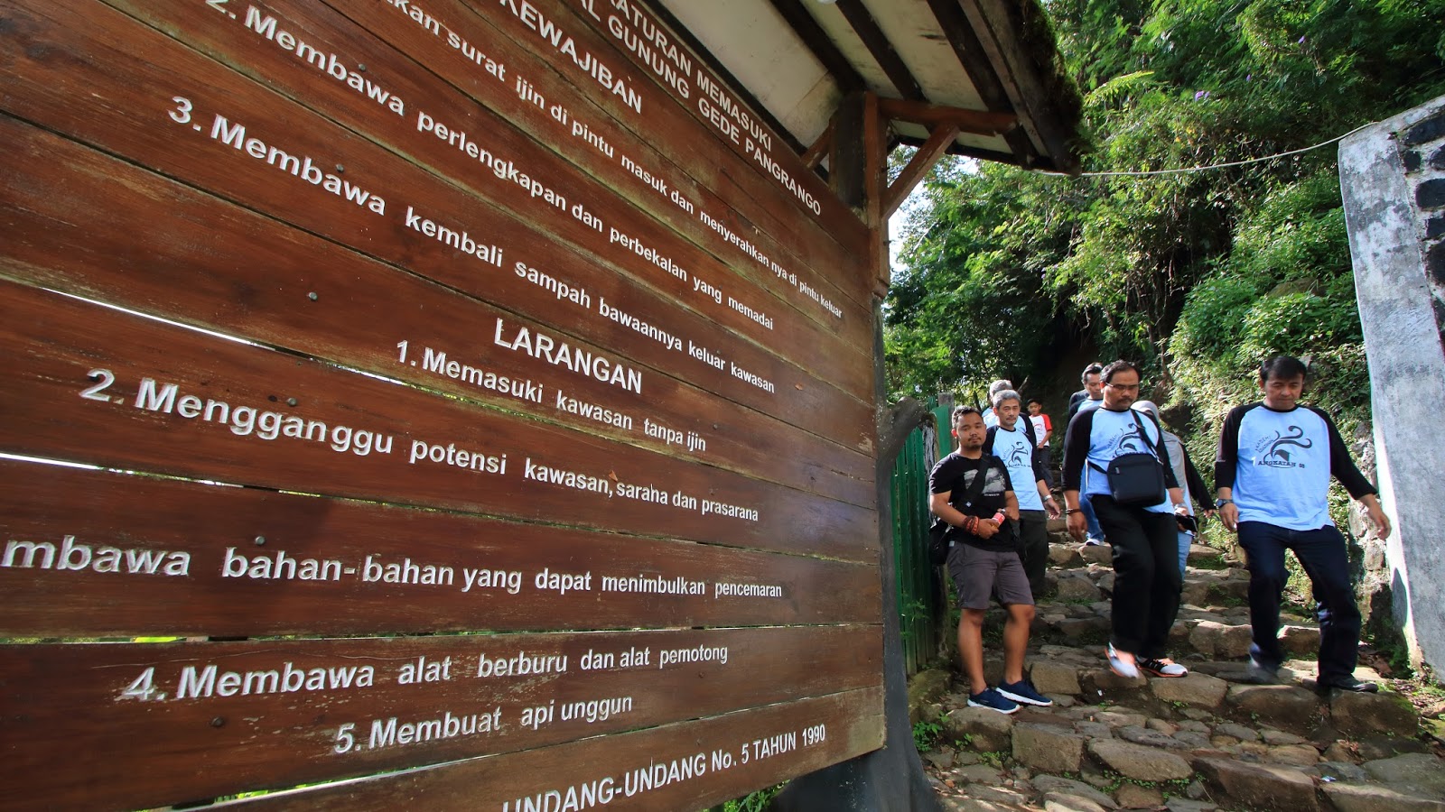 Mengunjungi Curug Cibeureum, Curug Cidengdeng dan Curug Cikundul di ...