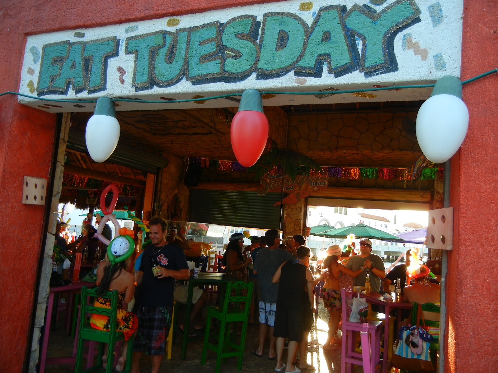 Save Pleasure Island Blog: Bar Reports: Fat Tuesday, Three Amigos (Cozumel)