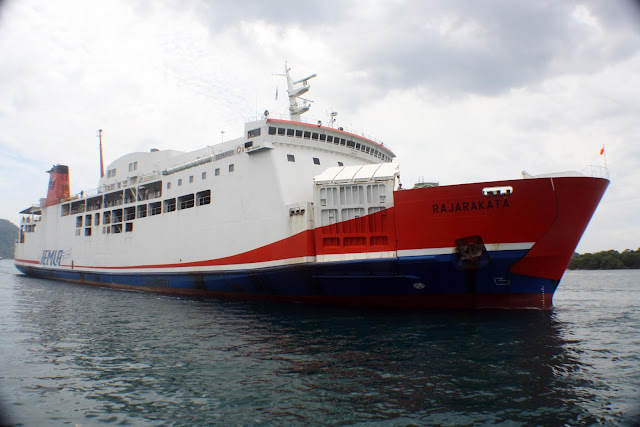 Tentang Bakauheni: KAPAL BAGUS DI PELABUHAN BAKAUHENI - MERAK